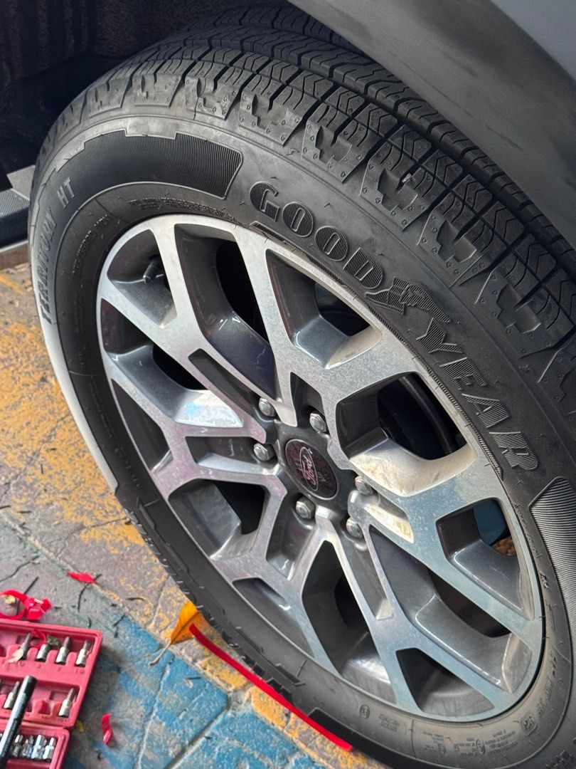 Everest Titanium 2025 stock mags and tire, Car Parts & Accessories ...