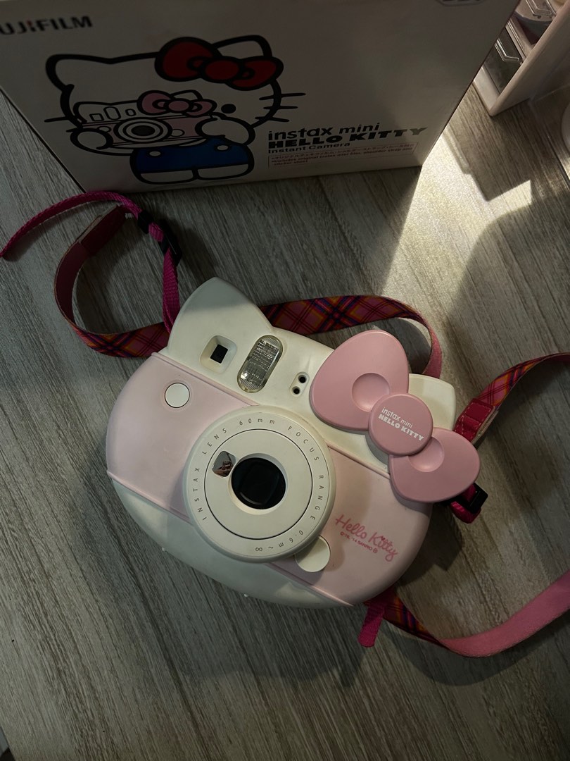Fujifilm Instax Mini Hello Kitty Limited Edition, Photography, Cameras ...