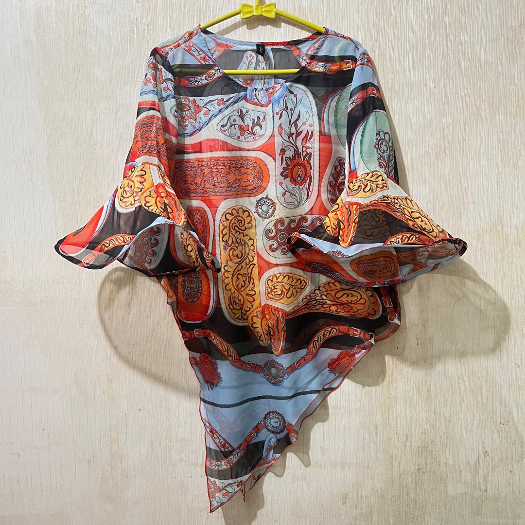 Herm3s (anna caselli), Fesyen Wanita, Pakaian Wanita, Atasan di Carousell