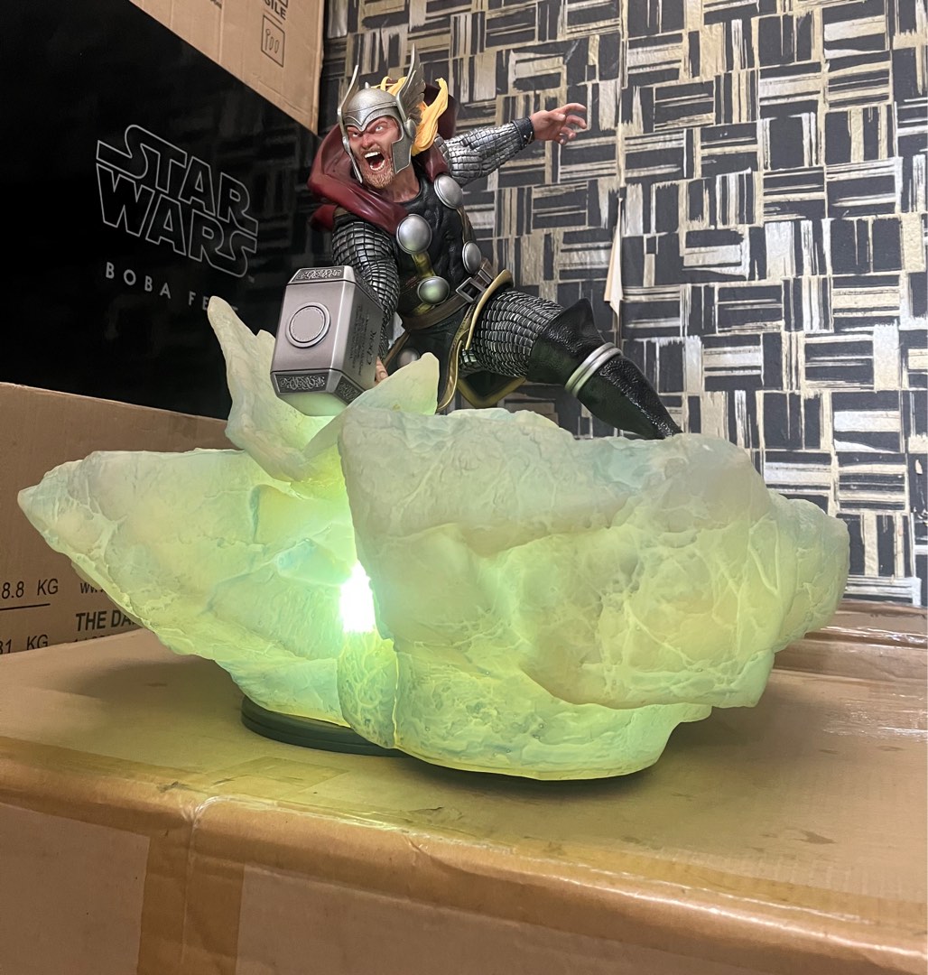 Last Level Thor 1/4 Scale Statue, Hobbies & Toys, Collectibles ...