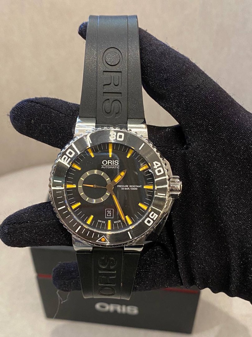 (LIKE NEW) 2013 ORIS AQUIS SMALL DATE REF 01.743.7673.4159 SECOND YELLOW DIAL 43MM AUTOMATIC ...