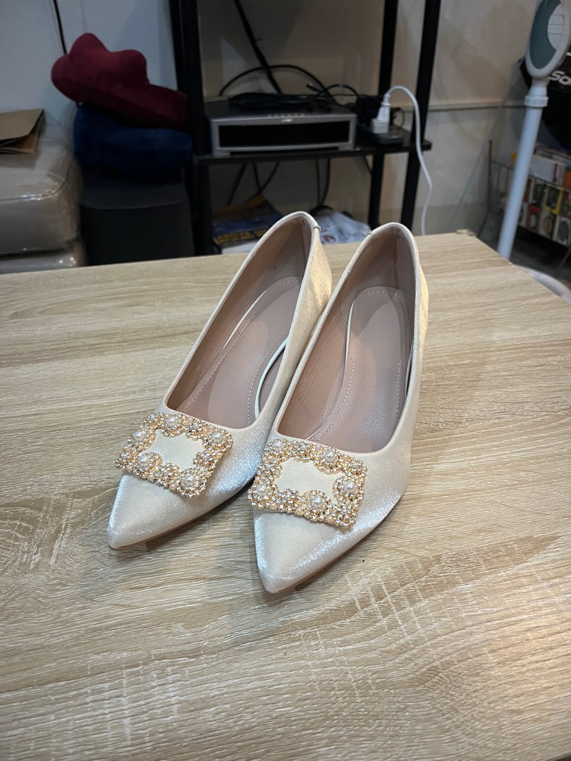 Low Off-white Heels, Women's Fashion, Footwear, Heels on Carousell