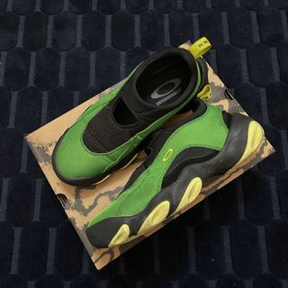 Oakley x brain dead factory team, Men's Fashion, Footwear, Sneakers on ...