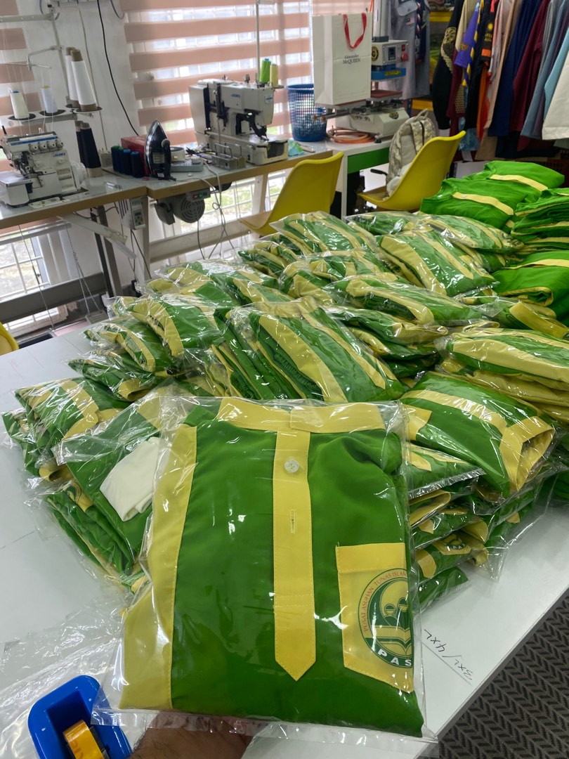 Uniform Pasti Sekolah Lelaki, Men's Fashion, Activewear on Carousell