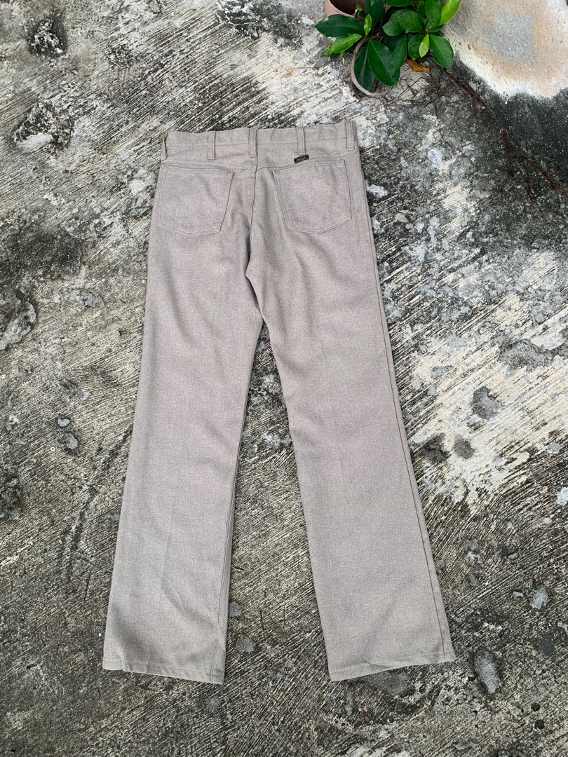 32x41.5 wrangler staprest, Men's Fashion, Bottoms, Chinos on Carousell