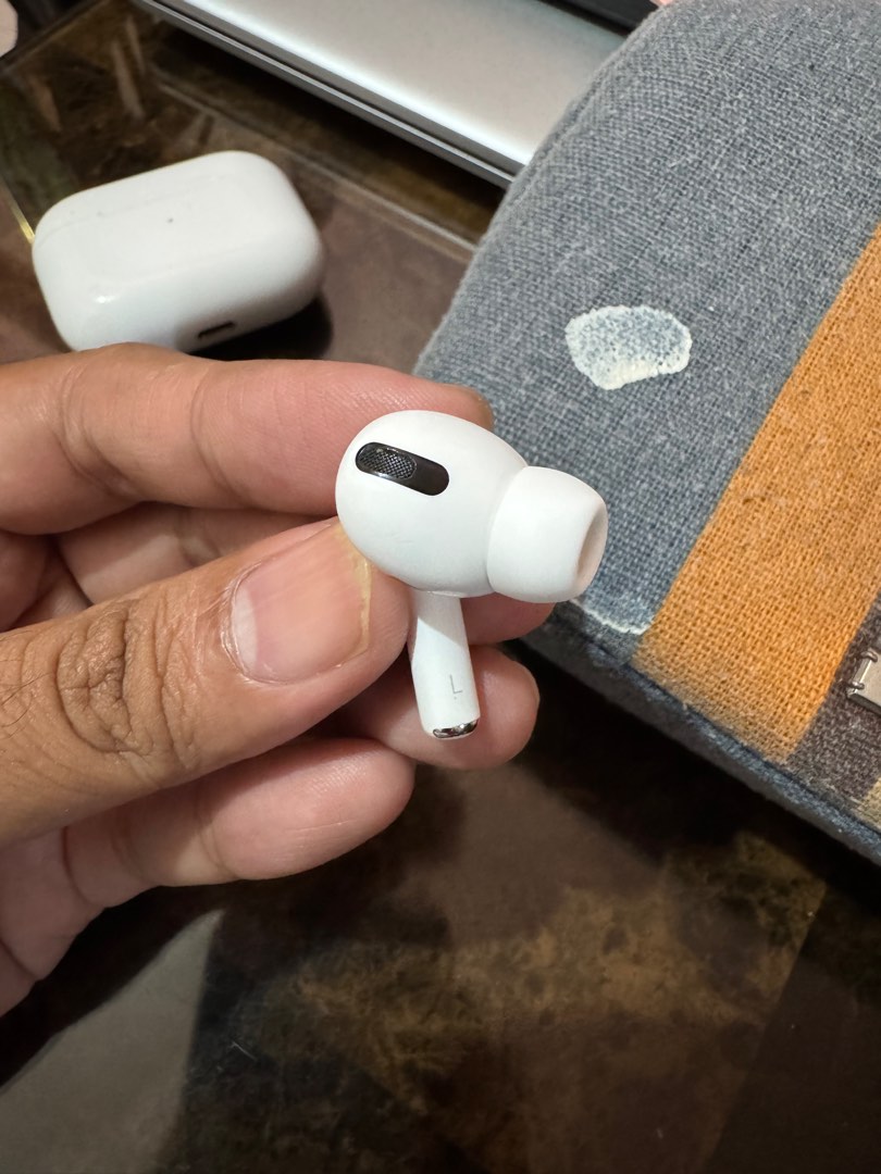 Airpods Pro Gen 1 Left buds only, Audio, Earphones on Carousell