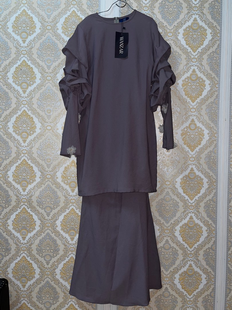 Baju kurung Wanzar, Women's Fashion, Muslimah Fashion, Baju Kurung ...