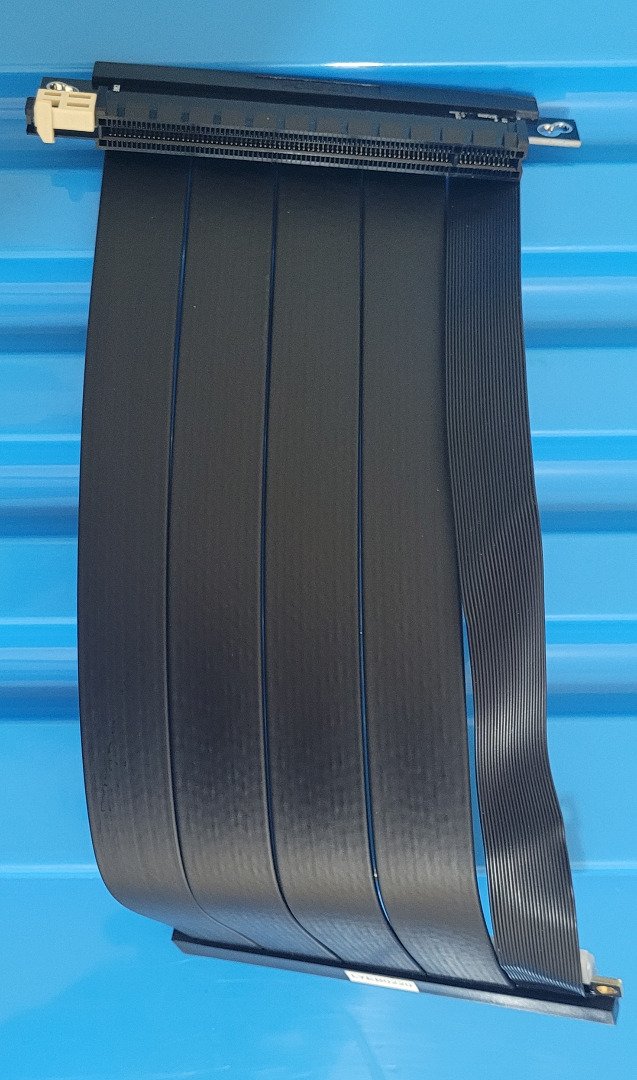 Kabel riser PCIe 4.0 200mm Lian Li, Elektronik, Bagian Komputer ...