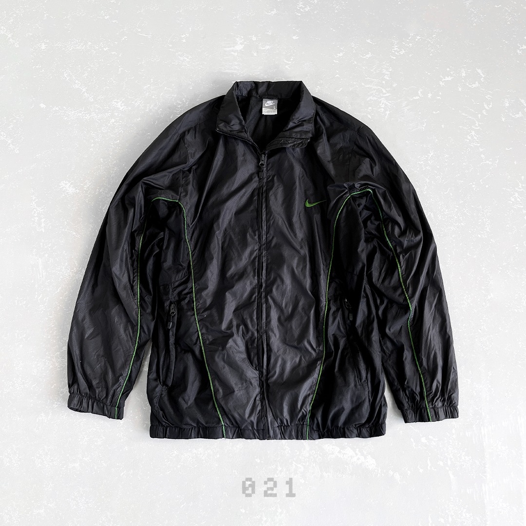 NIKE Green Lining Track Jacket, Fesyen Pria, Pakaian , Atasan di Carousell