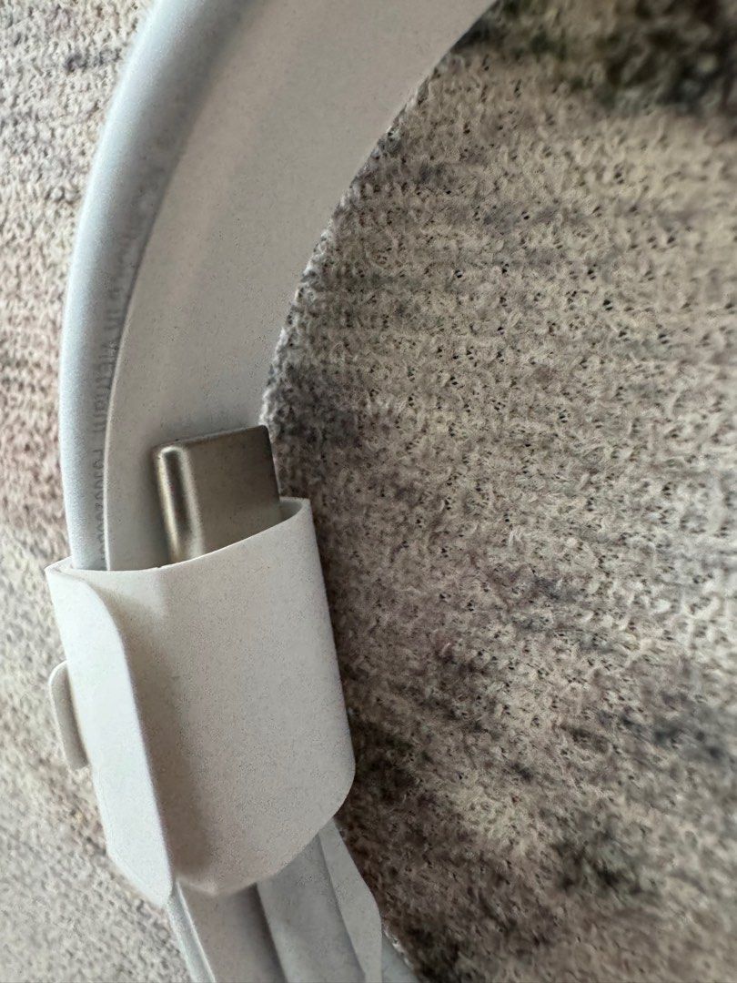 original apple usb-c to lightning cable (from airpod pro 1), Mobile ...