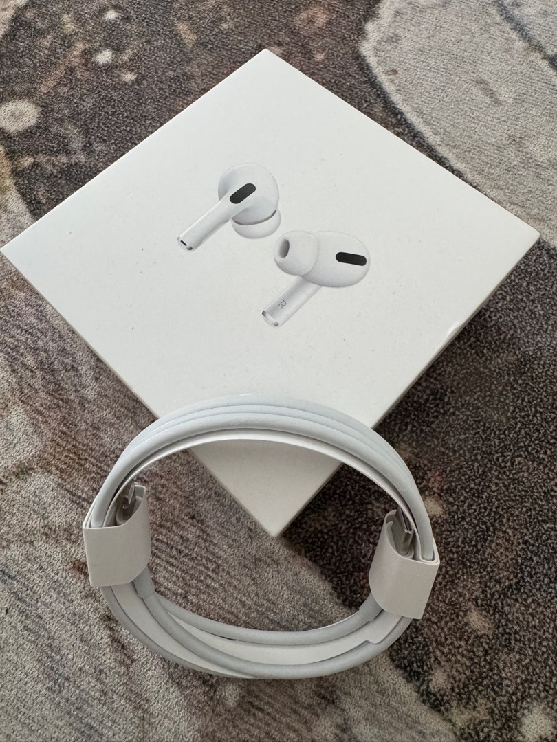 original apple usb-c to lightning cable (from airpod pro 1), Mobile ...