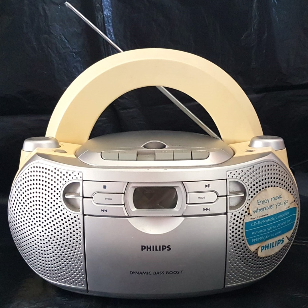 Retro Gadget, Philips Sound Machine Model AZ1027, FM Radio Tuner ...