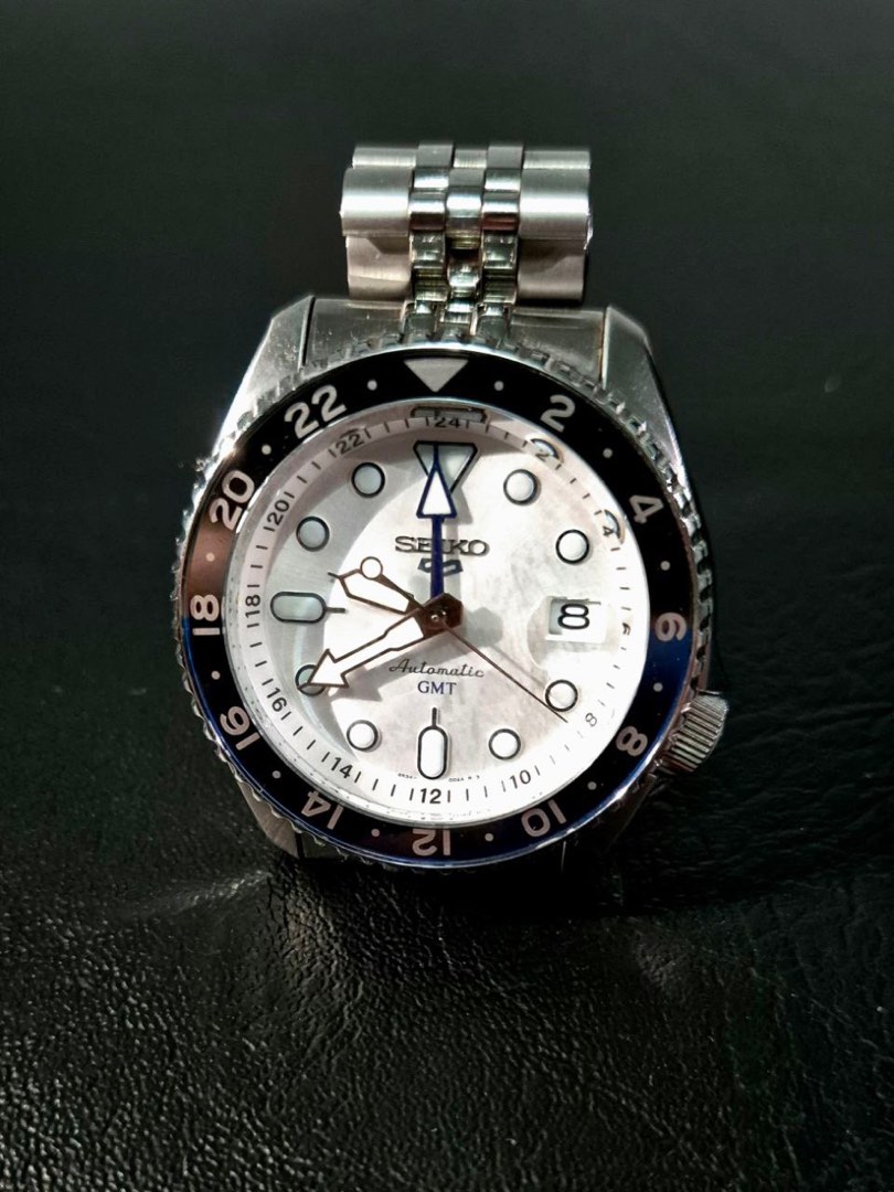 Seiko 5 GMT Polar Batman, Men's Fashion, Watches & Accessories, Watches ...
