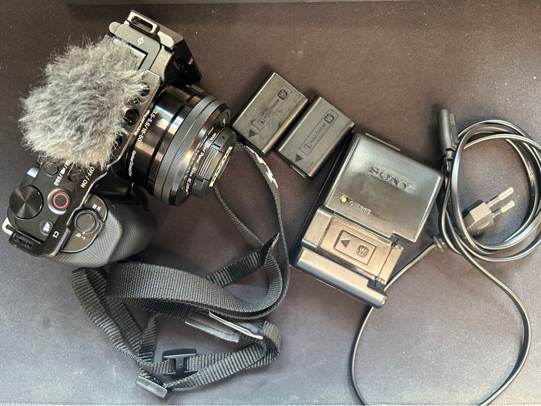Sony ZVE-10 (Body and kit lens), Photography, Cameras on Carousell