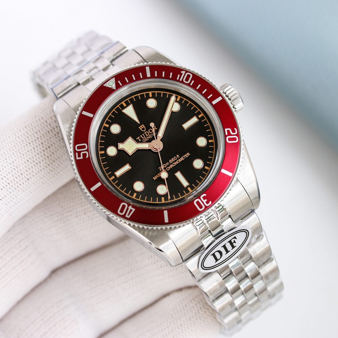 Tudor's new Biwan III Little Red Shield watch has a case diameter of 41mm., Luxury, Watches on ...