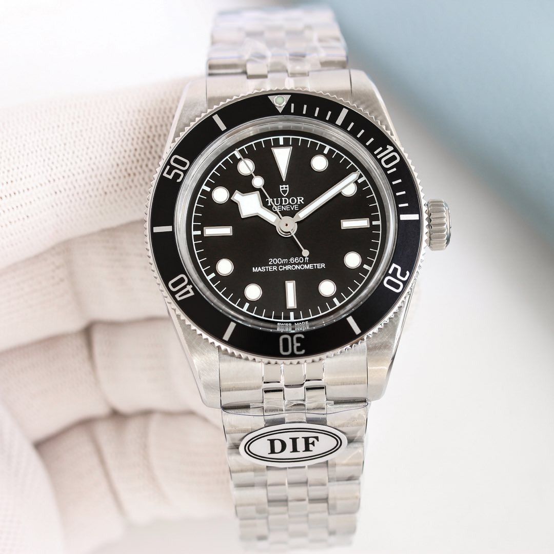 Tudor's new Biwan III Little Red Shield watch, black dial, case diameter 41mm., Luxury, Watches ...