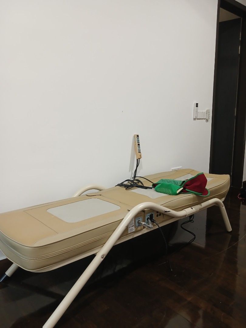[WELL USED] HOME MASSAGE BED ORIGINAL CERAGEM FULL SET, Health ...
