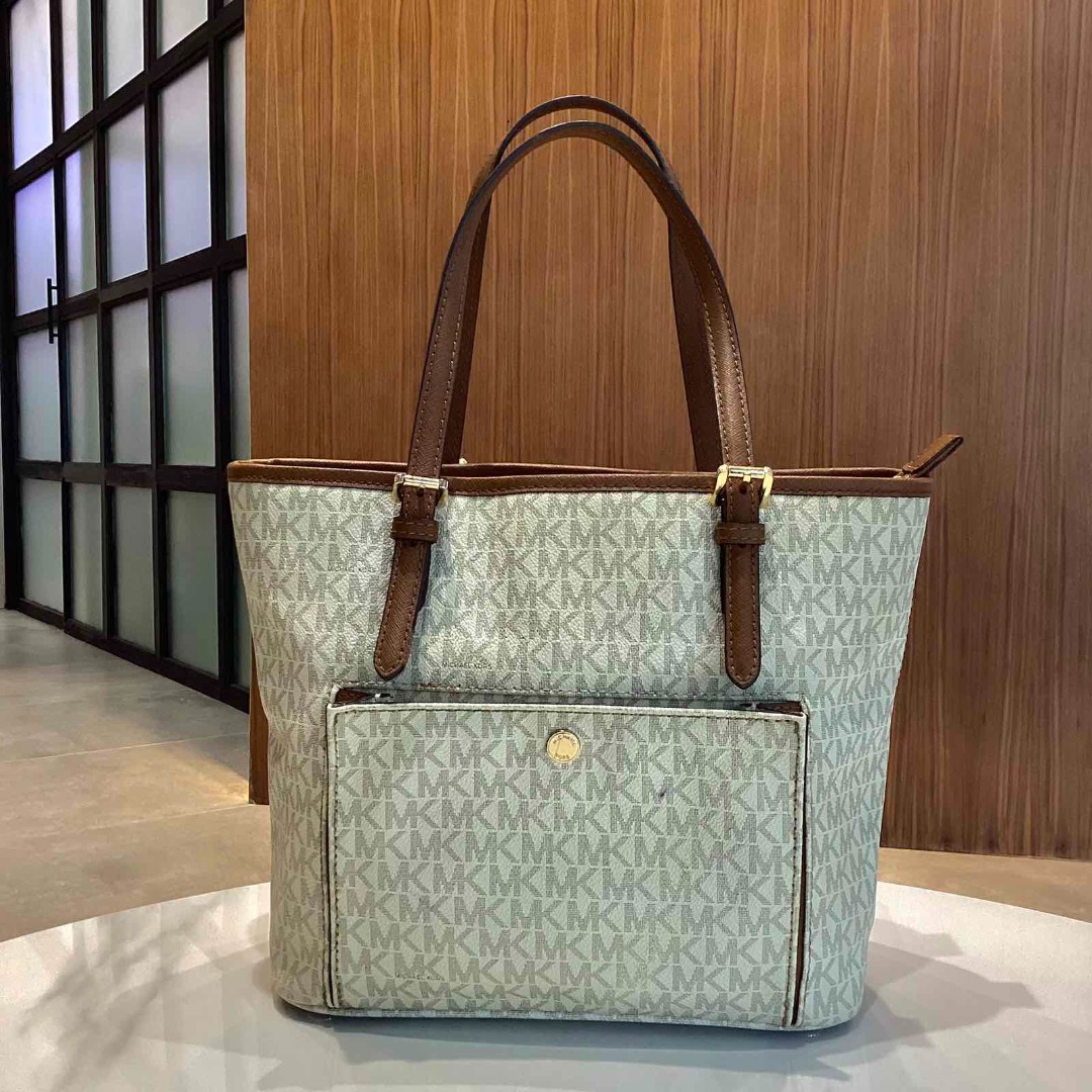 257000275 MICHAEL KORS PVC WHITE TOTE, Luxury, Bags & Wallets on Carousell