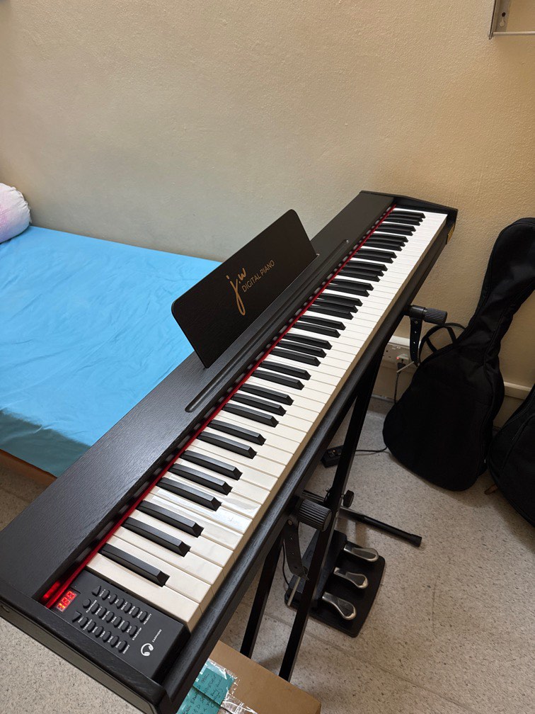 88-key Digital Keyboard for Beginners, Hobbies & Toys, Music & Media ...