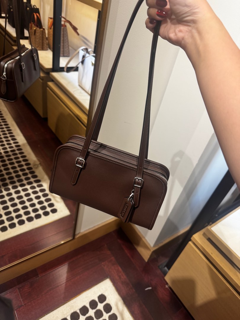 Coach Swing Zip Bag Maple, Women's Fashion, Bags & Wallets, Shoulder ...