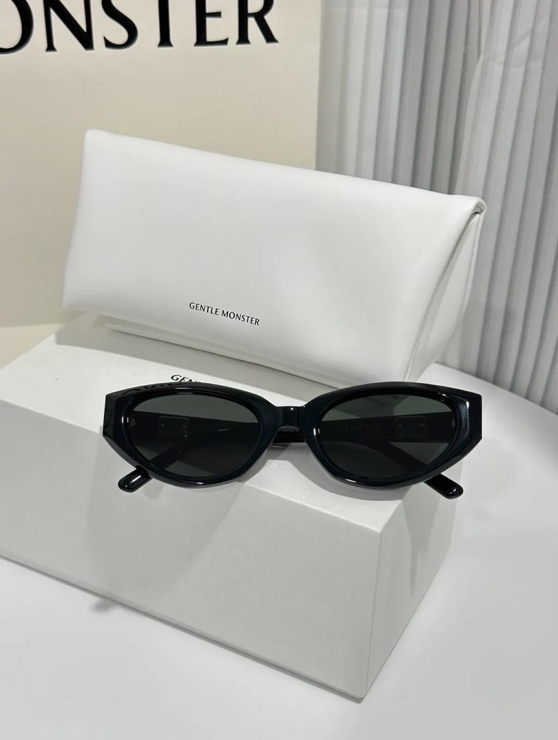 GM x Jennie Fishtail Black Sunglasses, Women's Fashion, Watches ...