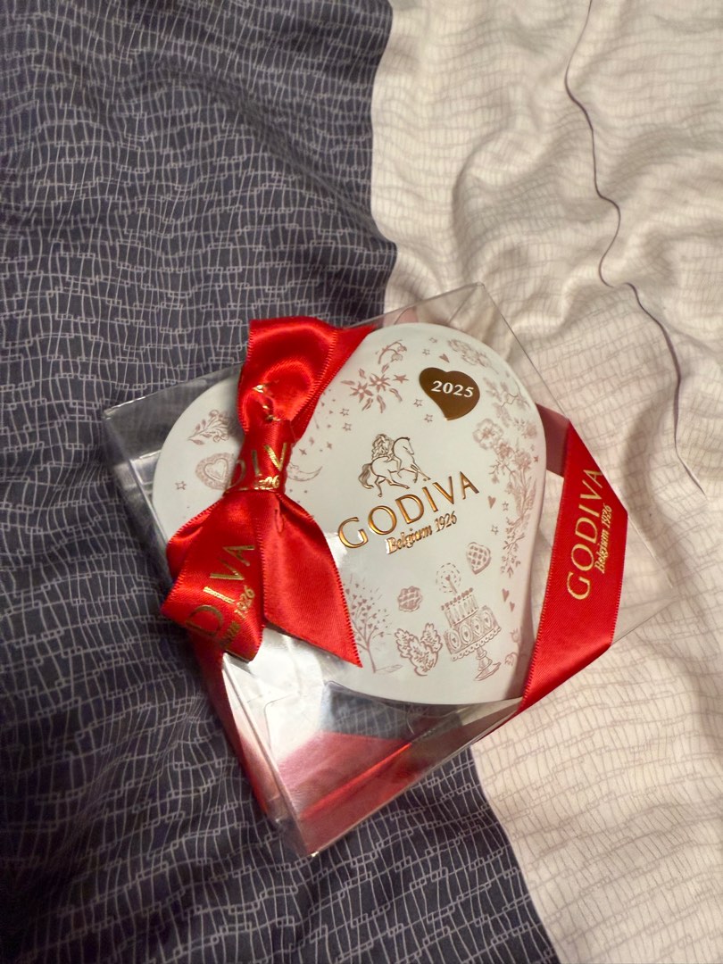 Godiva 情人節 朱古力 2025, 嘢食 & 嘢飲, 包裝食物&即食食物 - Carousell