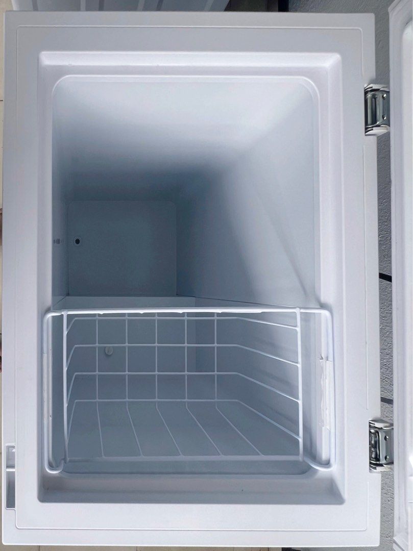 Hisense Peti Freezer / Mini Chest Freezer (128L), TV & Home Appliances ...