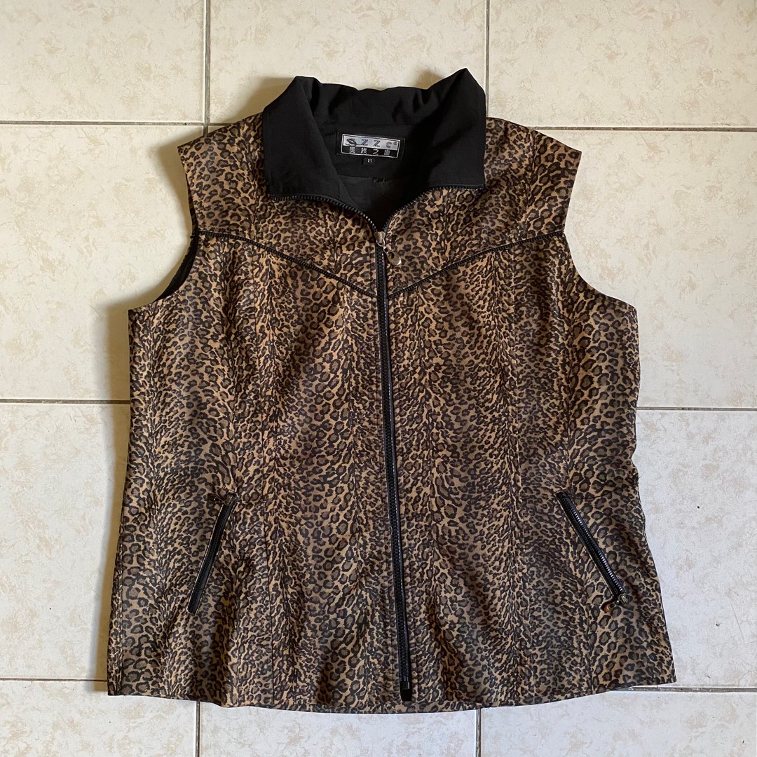 Leopard random vest, Men's Fashion, Activewear on Carousell