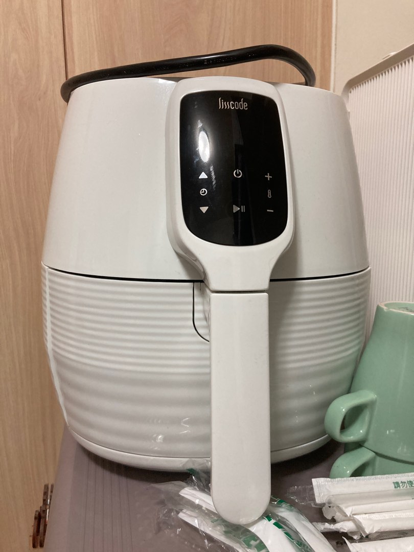 二手【Lisscode】4.5公升大容量數位觸控氣炸鍋 - 鋼琴白 (矽膠手套+醬料刷), 電視及其他電器 , 廚房用品, 氣炸鍋在旋轉拍賣