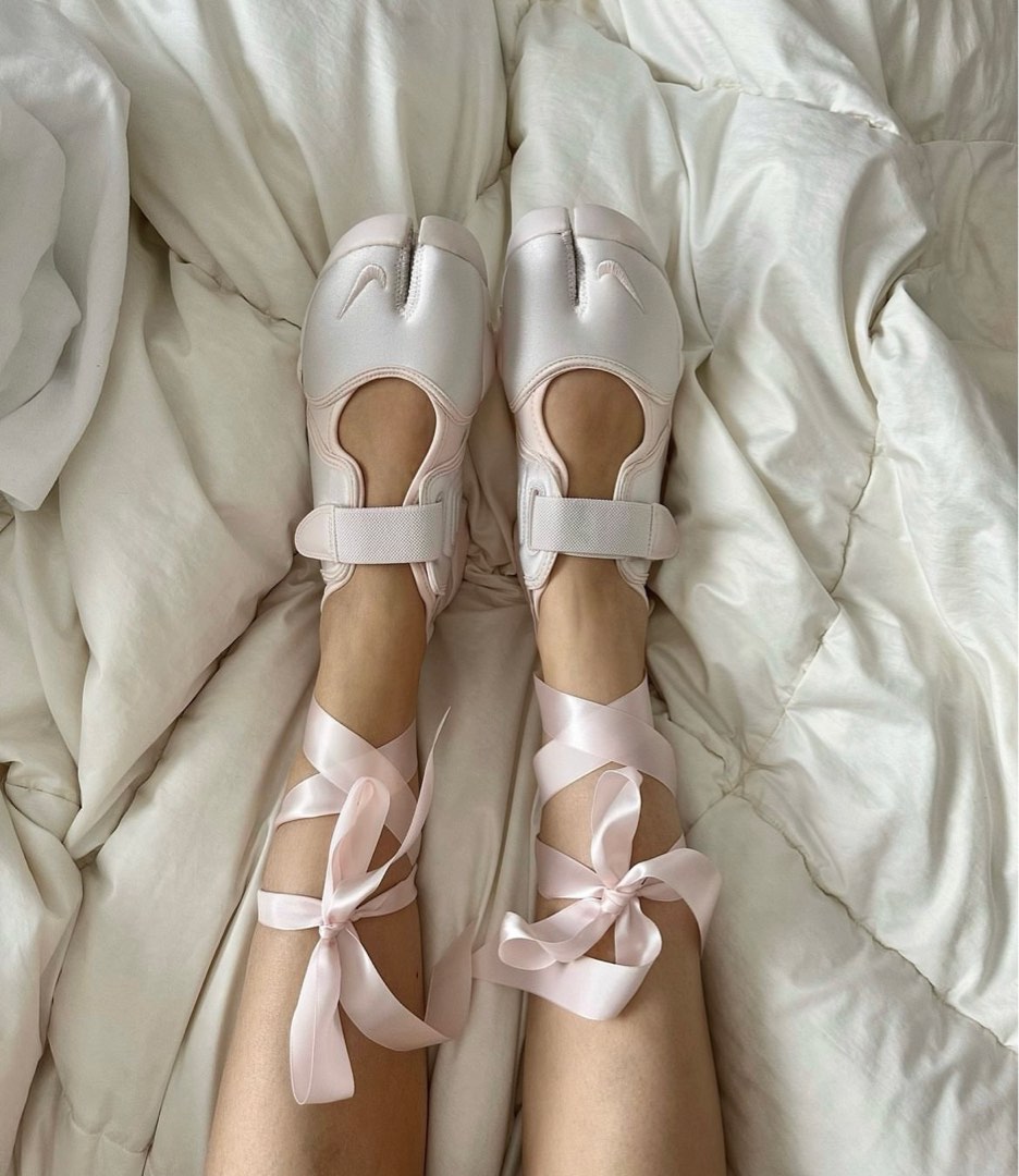 nike air rift soft ballet, Women's Fashion, Footwear, Sneakers on Carousell