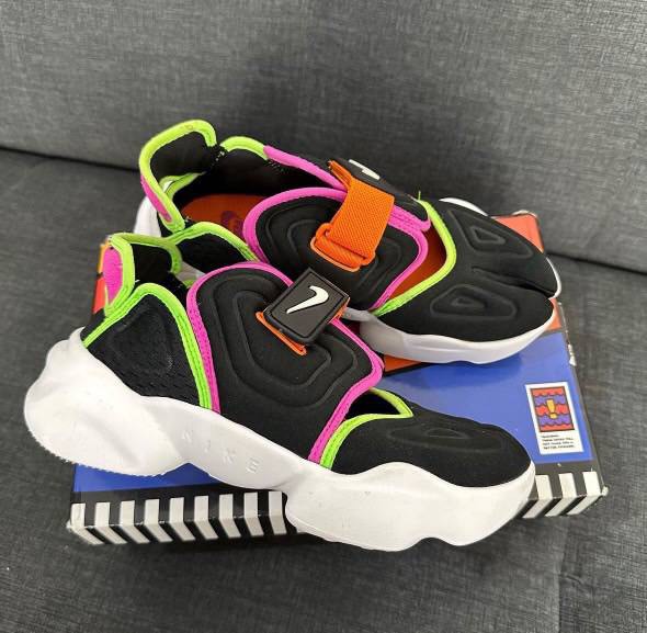 Nike Aqua Rift Black Fire Pink, Fesyen Wanita, Sepatu di Carousell