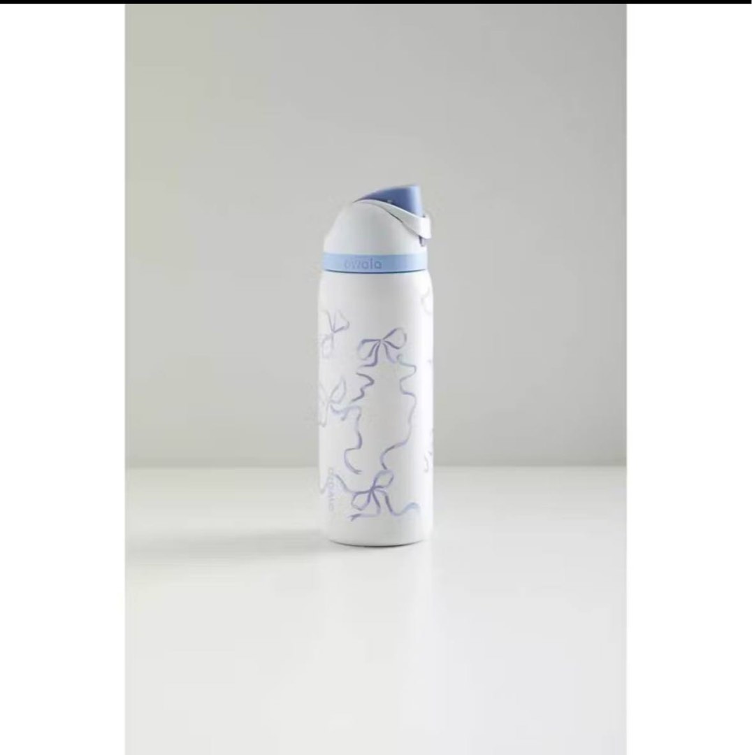 Owala UO exclusive freesip 32oz bow water bottle (bowala / tied & true ...