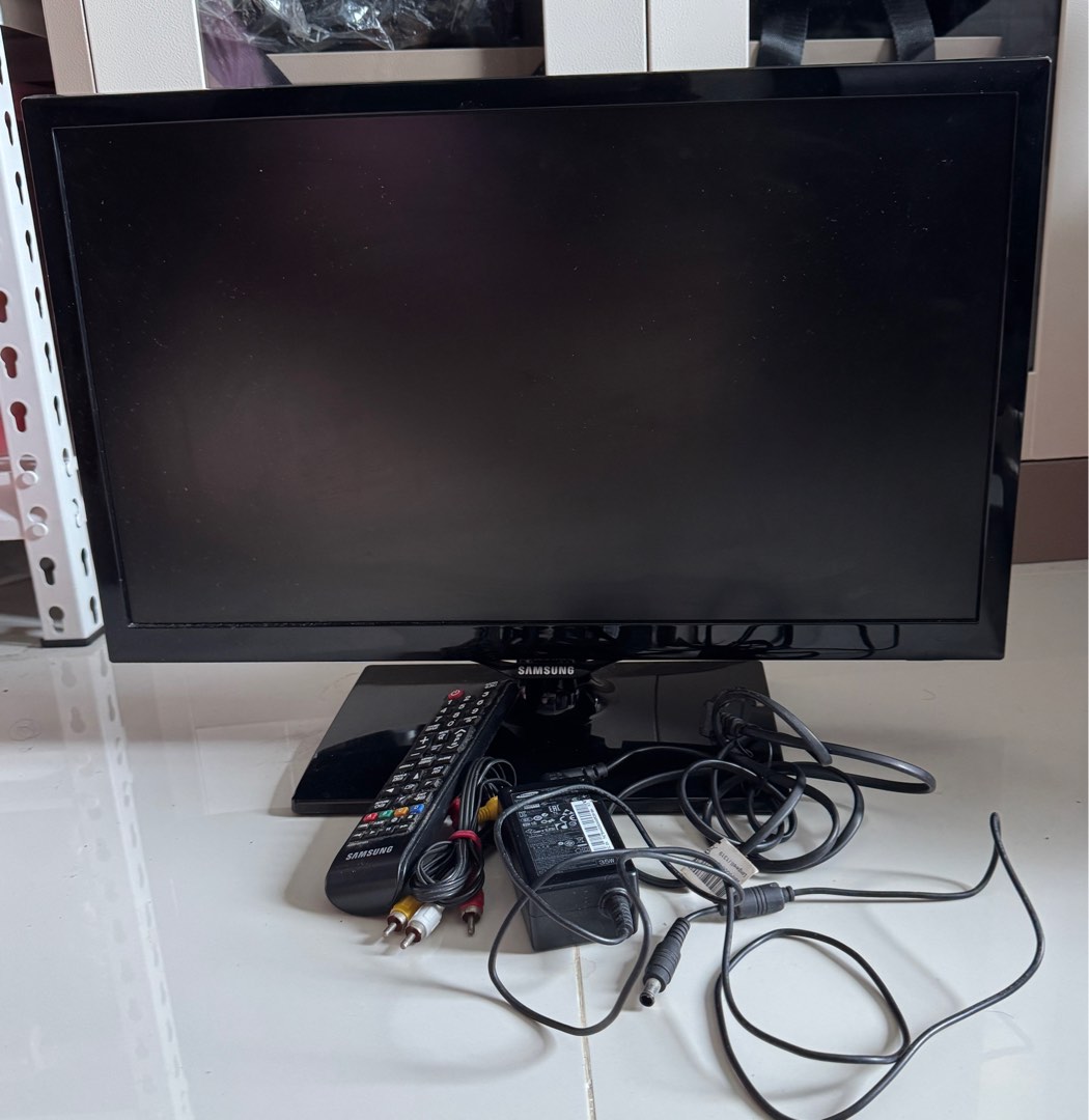 Paket TV Samsung LED 22 inch + Google Chromecast original Google ...