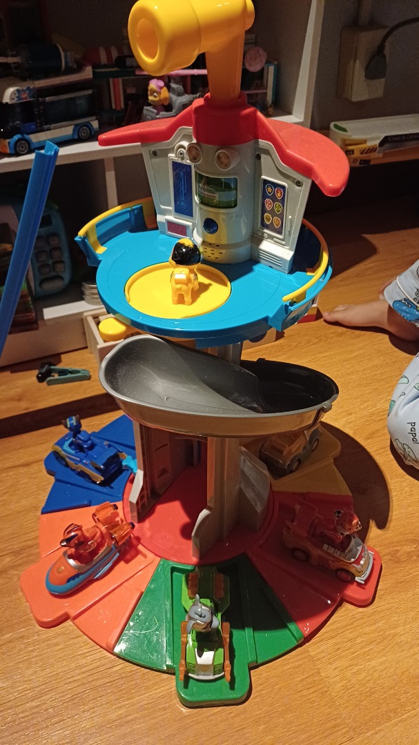 Paw patrol watch tower with FREE pups included, Hobbies & Toys, Toys ...