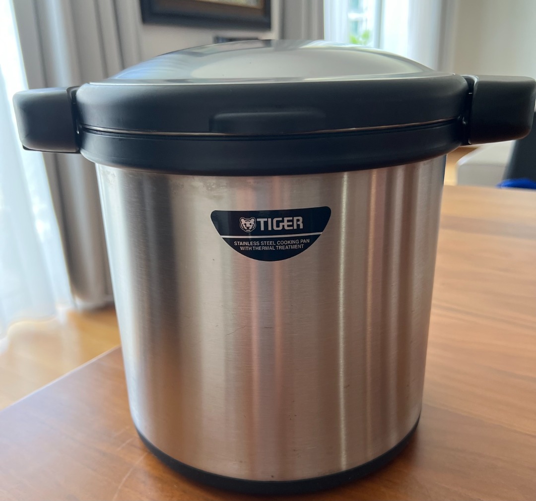 TIGER Thermal Pots + Cake Carrier + Jelly Roll Pan, Furniture & Home ...