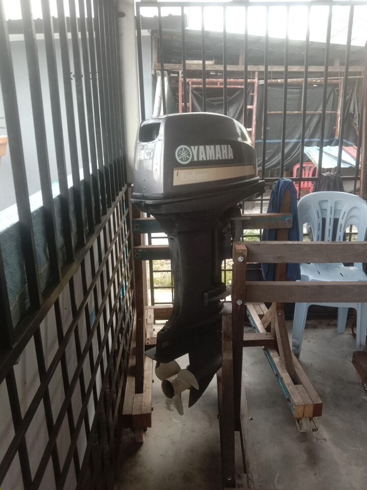 Yamaha Enjin bot 40HP Long, Sports Equipment, Fishing on Carousell