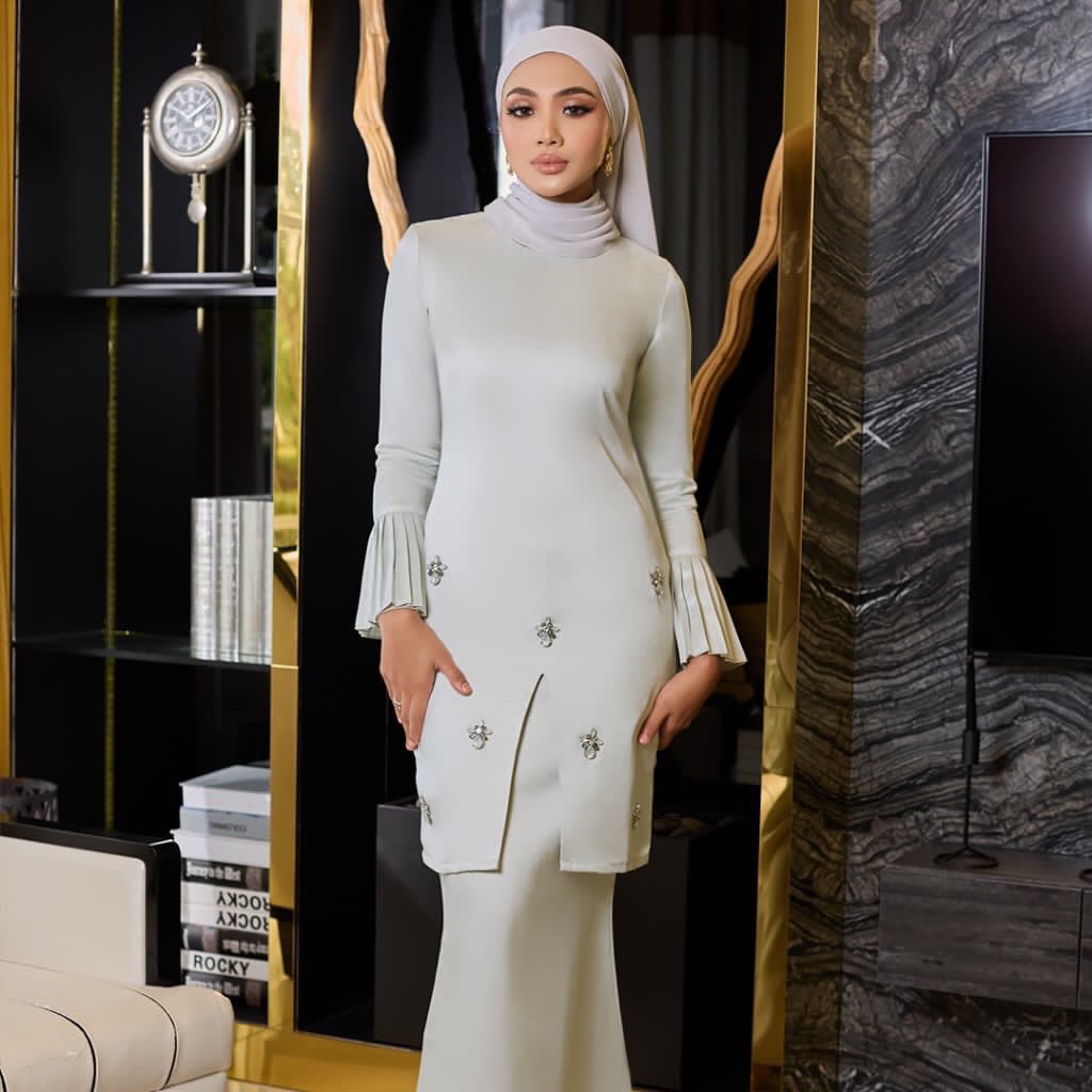 Baju Raya Moden 2025, Women's Fashion, Muslimah Fashion, Baju Kurung ...