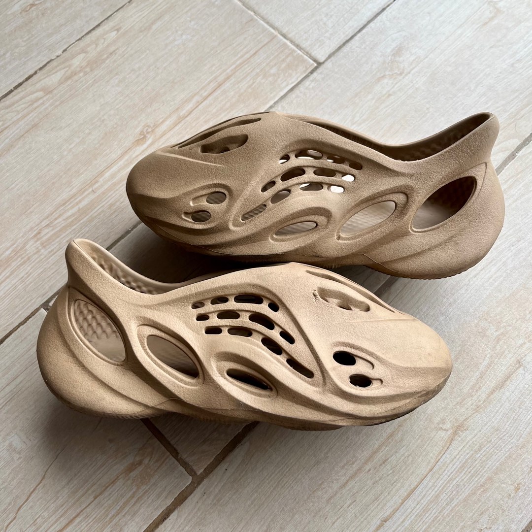 Foam Rnnr Mist, Women's Fashion, Footwear, Sneakers on Carousell