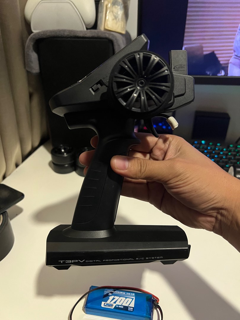 Futaba 3PV Transmitter with Life battery + 2 reciever, Hobbies & Toys, Toys & Games on Carousell