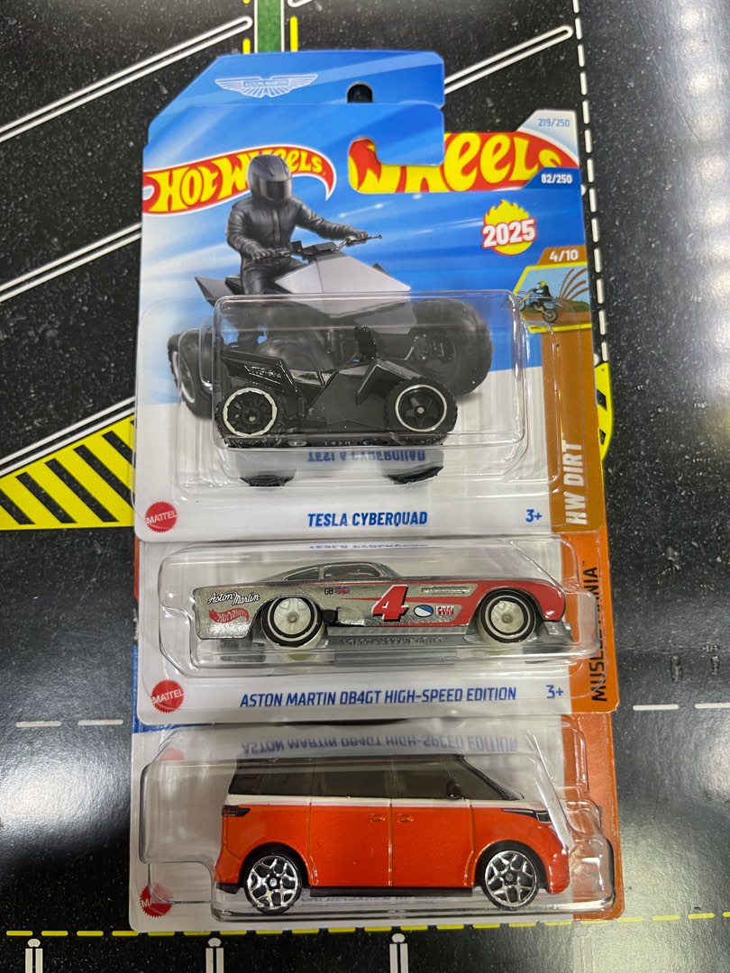 Hot Wheels Lot Tesla Cybersquad SC/Aston Martin/ Volkswagen Bizz ...