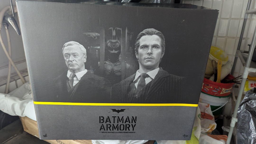 Hottoys MMS236 Batman Armory Box with Bruce Wayne & Alfred pennyworth ...