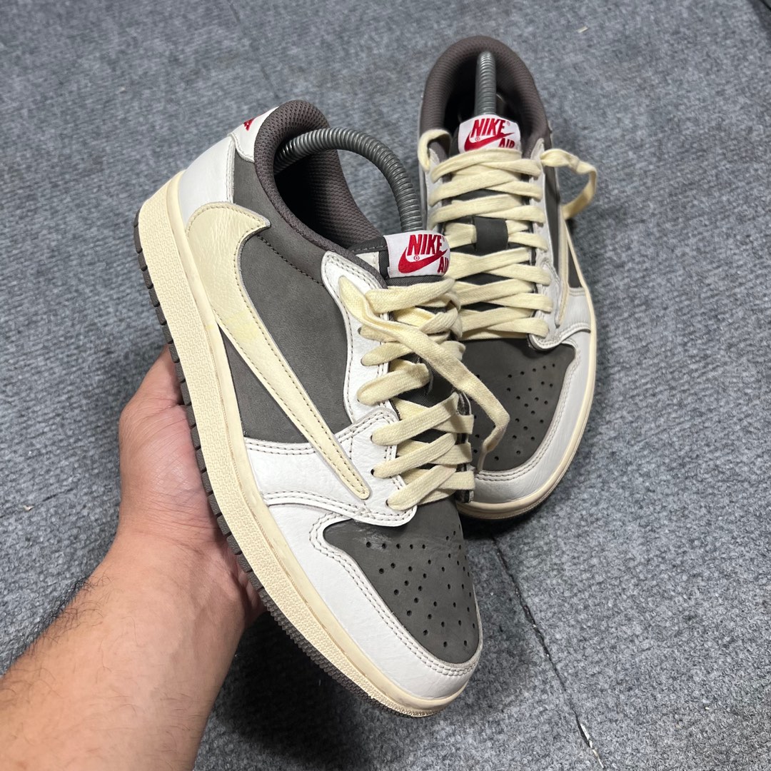 Jordan 1 low OG reverse mocha Travis Scott, Men's Fashion, Footwear, Sneakers on Carousell