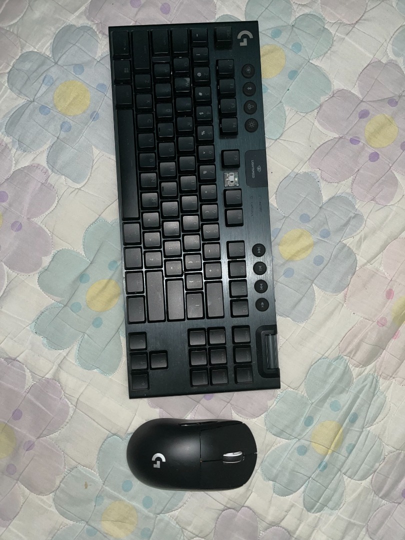 Logitech G Pro Superlight & Logitech G915 TKL, Computers & Tech, Parts ...