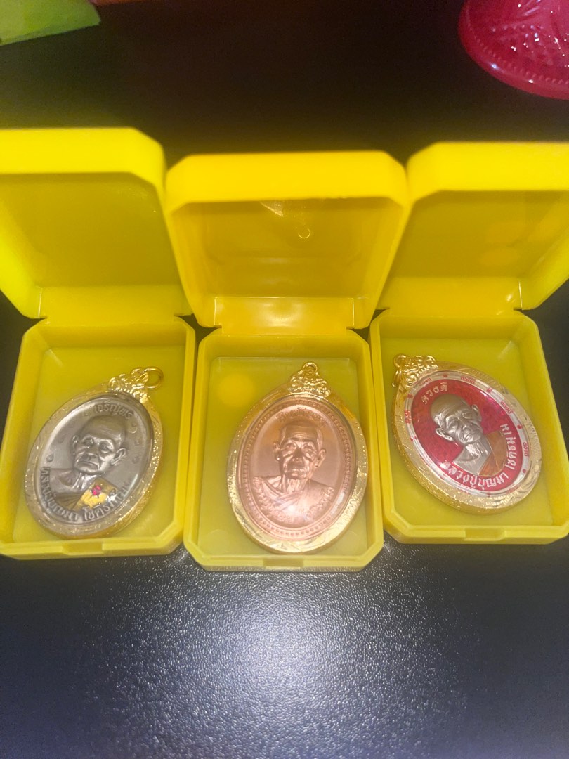 Lp Boonma with italic gold casing, Hobbies & Toys, Memorabilia ...