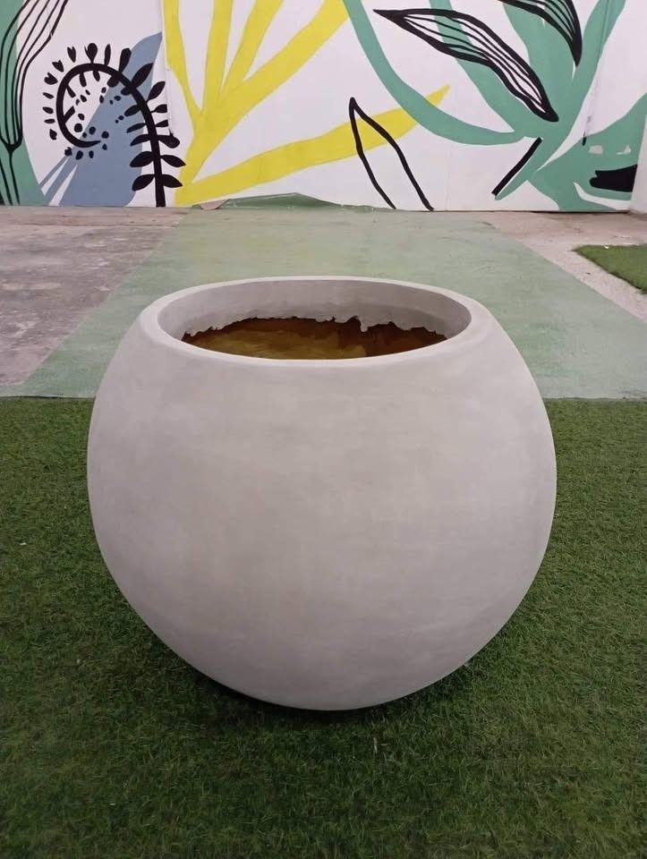 MEDIUM CASSANDRA Glass Fiber Reinforced Concrete (GFRC) Planters Plant ...