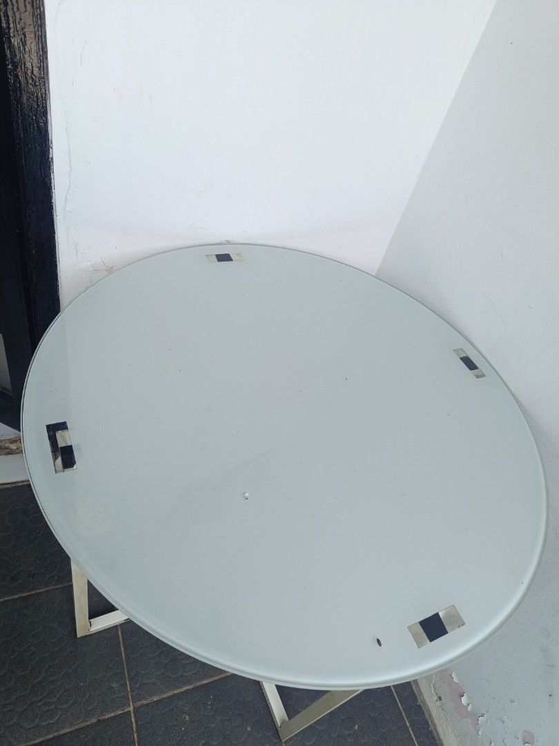 Meja makan bulat minimalis, Properti, Dijual di Carousell