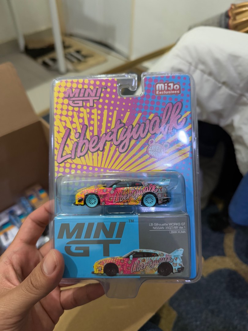 Mini Gt lbwk kuma chase r35, Hobbies & Toys, Toys & Games on Carousell