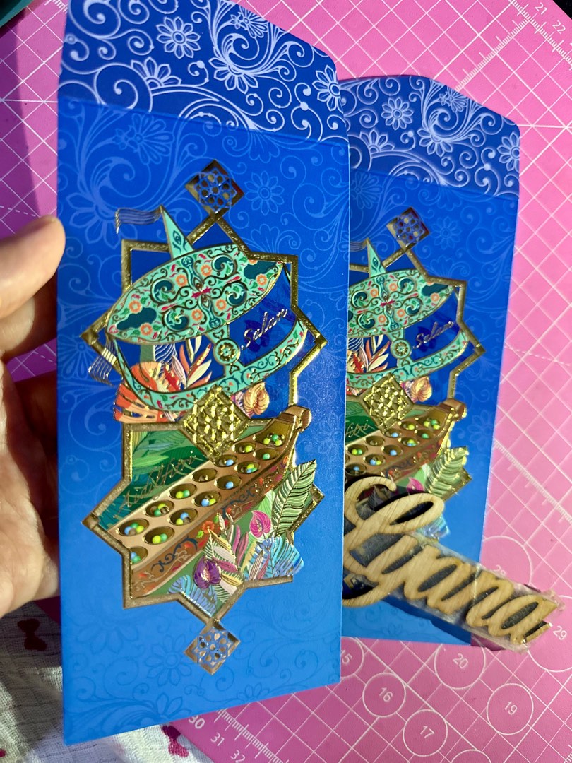 Sampul Raya Rubbery Tema Wau, Hobbies & Toys, Collectibles ...