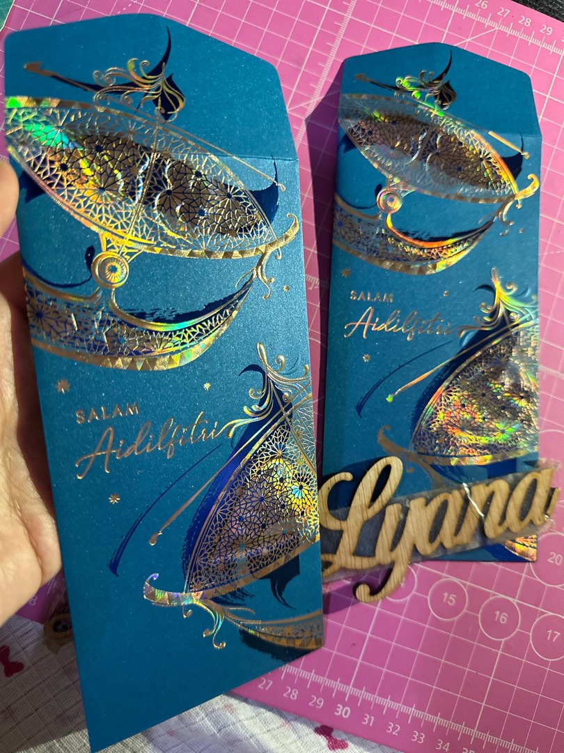 Sampul Raya Tema Wau Rubbery, Hobbies & Toys, Collectibles ...