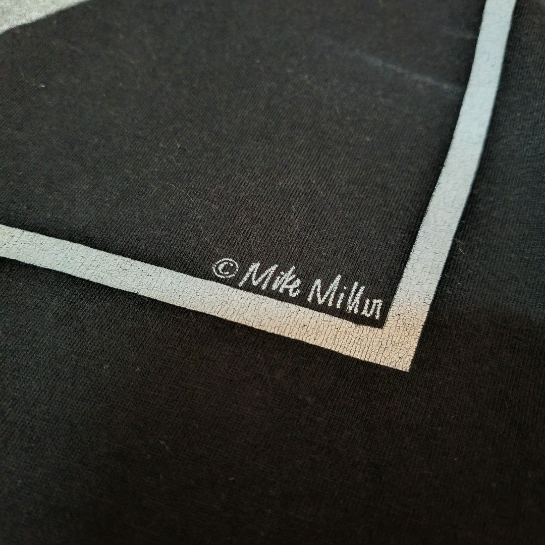 Tupac Middle Finger Mike Miller Portrait Photo Graphic T-Shirt, Men's ...